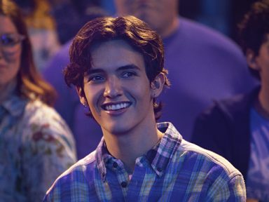 Divulgadas novas fotos de Noah Urrea, do Now United, em "Metal Lords"