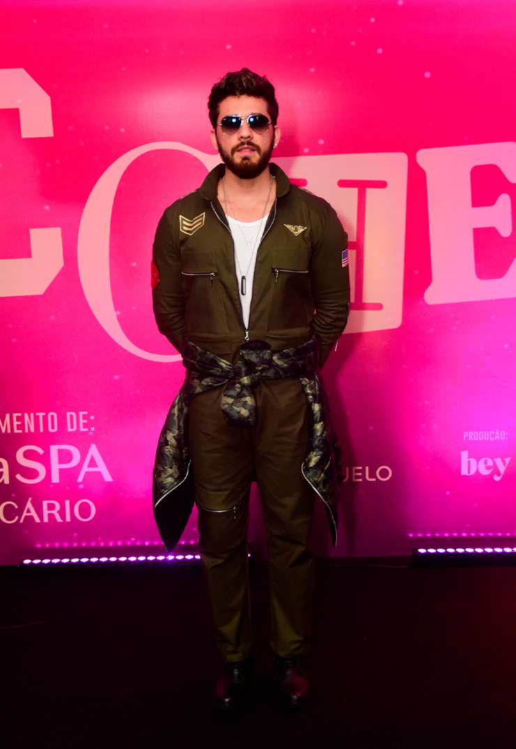 Rafa Uccman celebra aniversário em festa à fantasia; veja looks! | #OMG