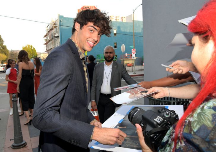 Noah Centineo anuncia título e data de estreia de sua série na Netflix