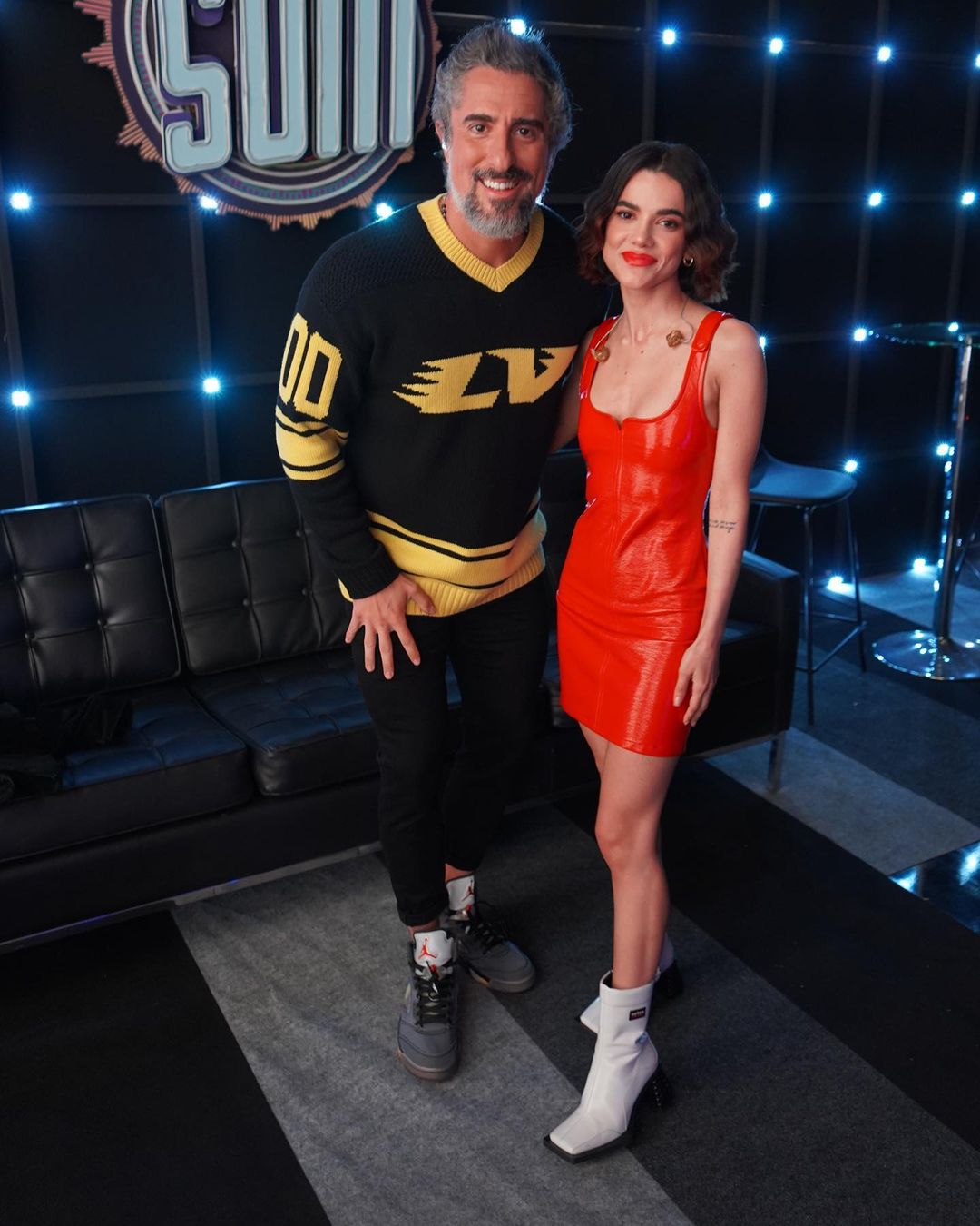 Manu Gavassi canta hit de Justin Bieber no 'Caldeirão'