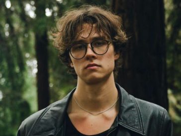 Quem é David Kushner, voz de 21 anos que se destaca no Folk-Pop?