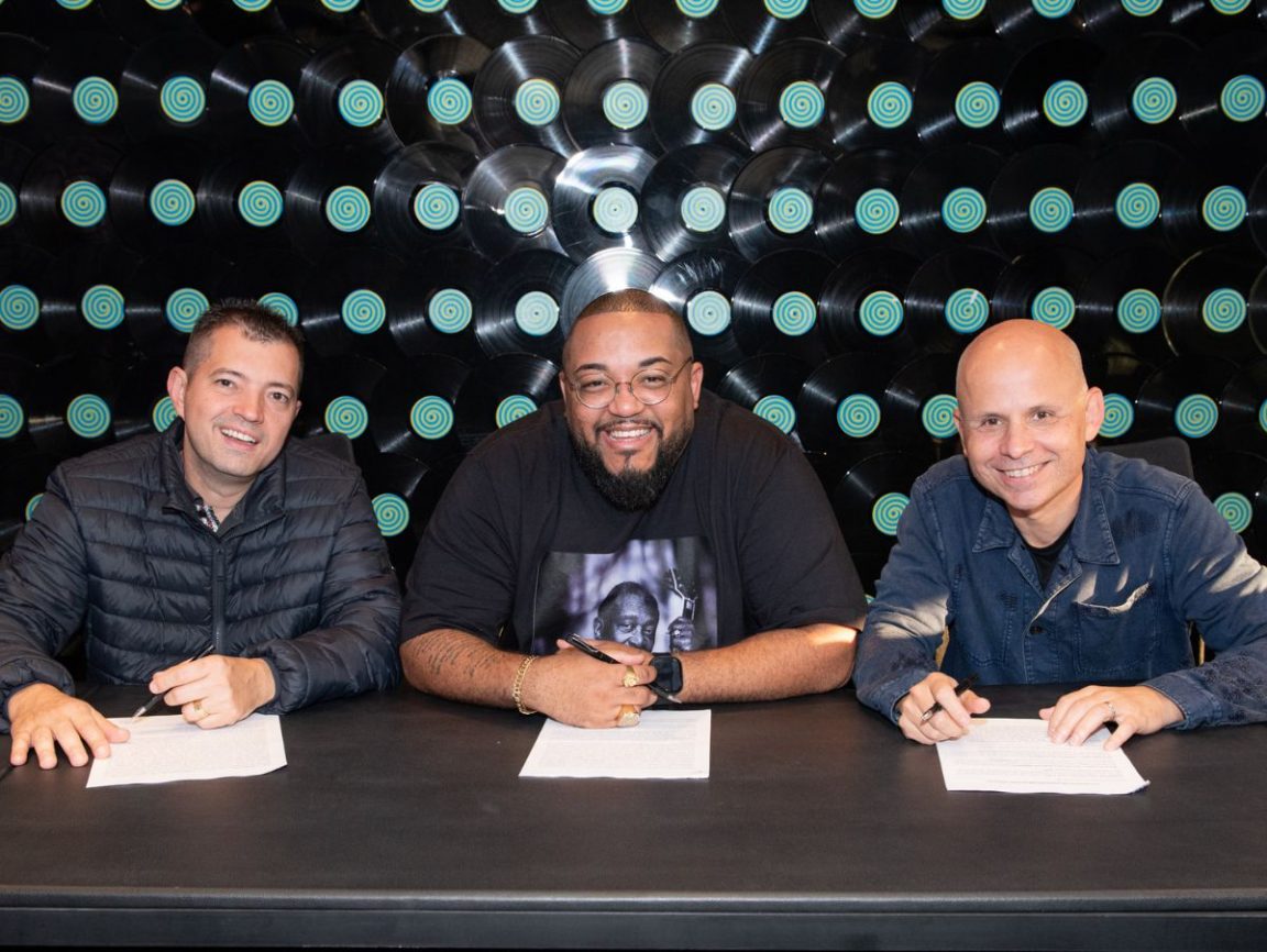 Exclusivo: Tiee renova contrato com a Som Livre e recebe certificado de ...