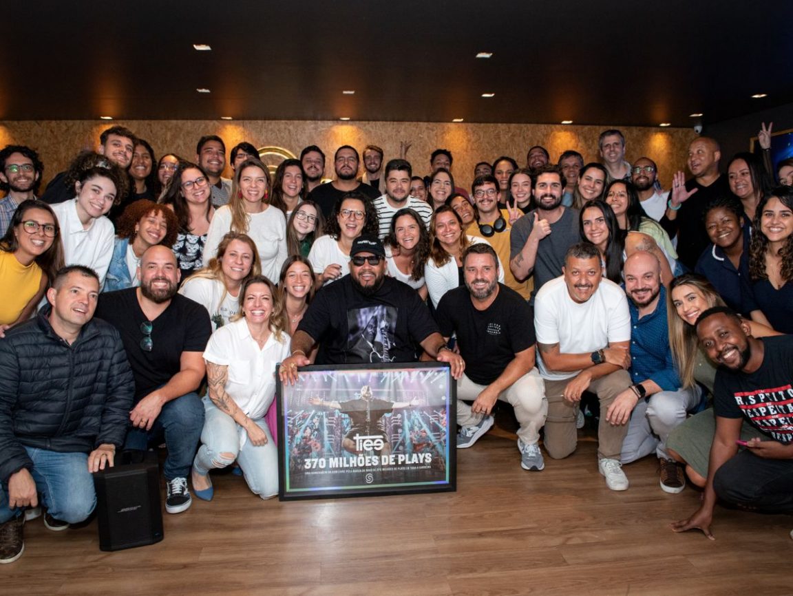 Exclusivo: Tiee renova contrato com a Som Livre e recebe certificado de ...
