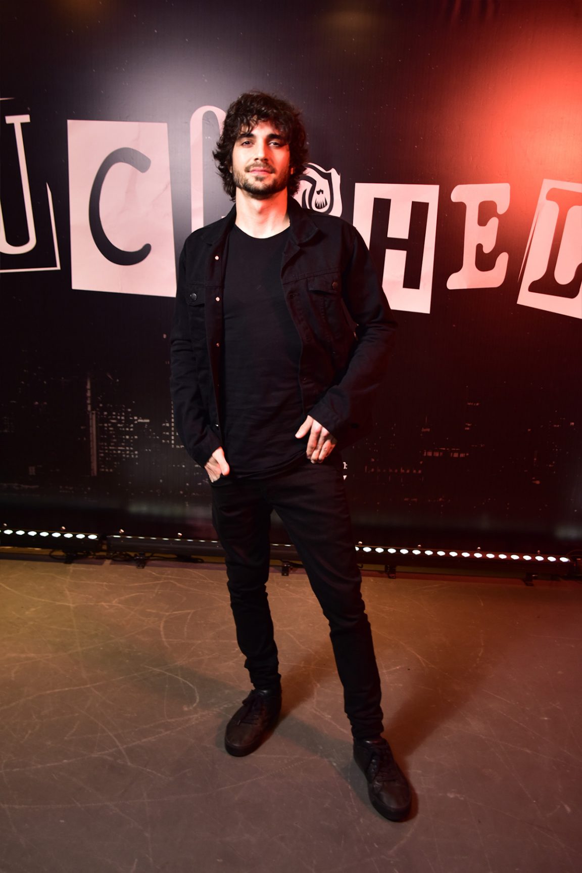 Rafa Uccman recebe famosos em festa inspirada no Coachella; veja looks!