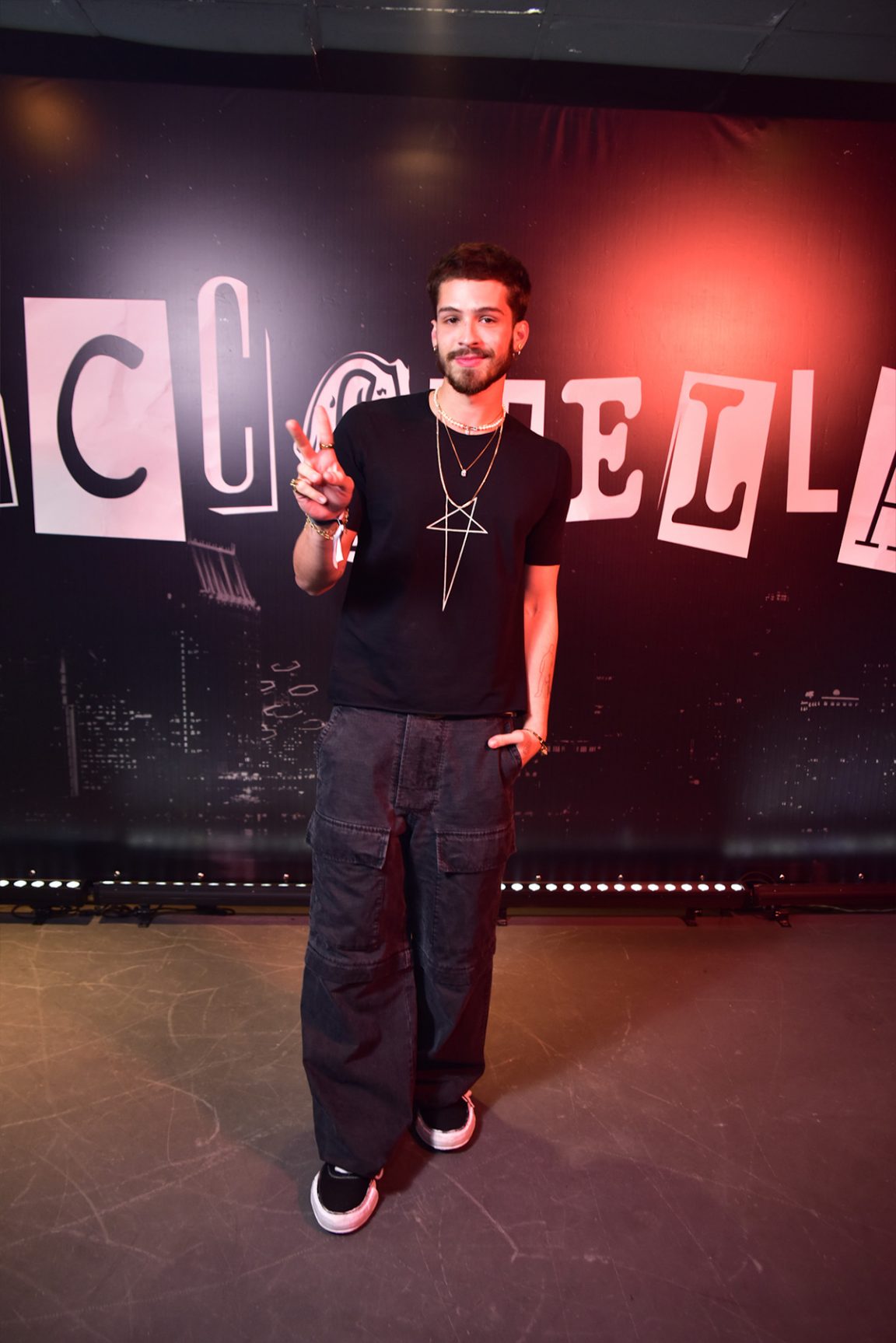 Rafa Uccman recebe famosos em festa inspirada no Coachella; veja looks!